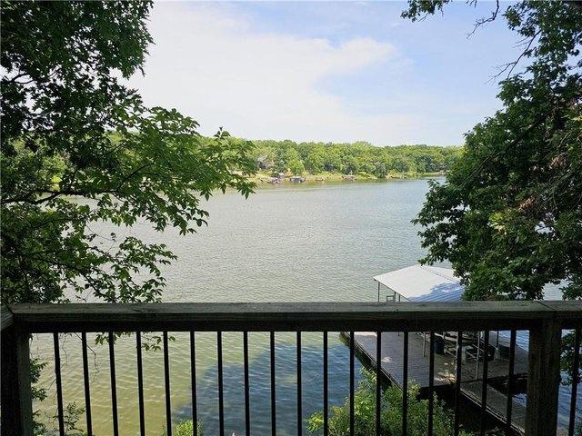 5058 Comanche Ln, McLouth, KS 66054