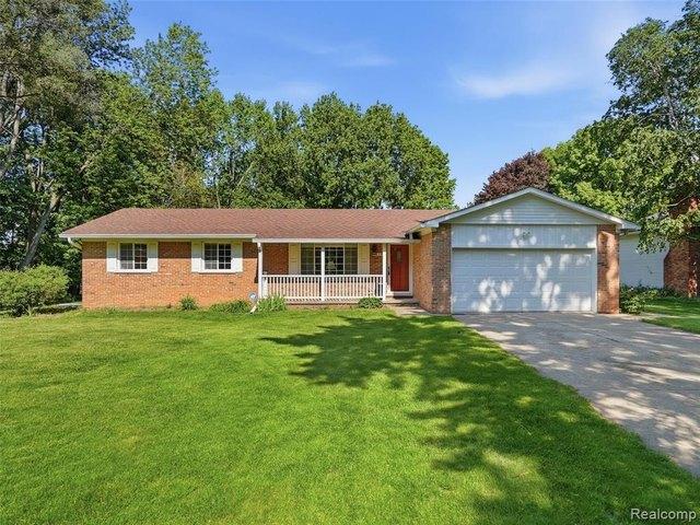5059 Kidder Rd, Almont Vlg, MI 48003