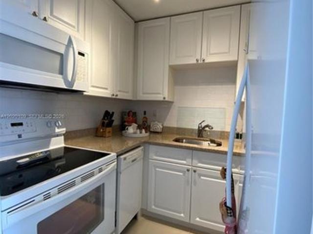 5050 NW 7th St Apt 312, Miami, FL 33126