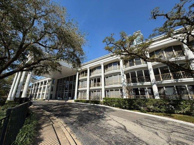 5050 Ambassador Way Apt 111, Houston, TX 77056
