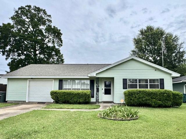 5050 Swallow Dr, Beaumont, TX 77707