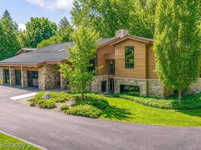 5051 Beach Rd, Troy, MI 48098