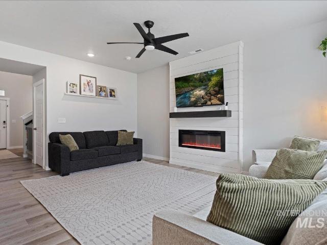 5051 W Lesina