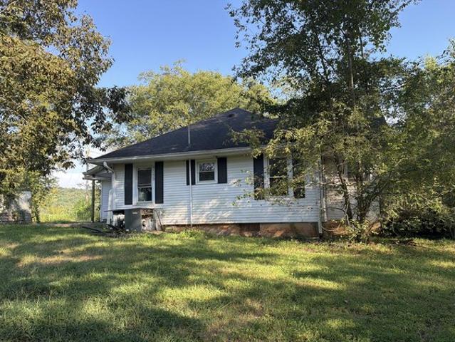 5052 Hammett Hill Rd, Bowling Green, KY 42101
