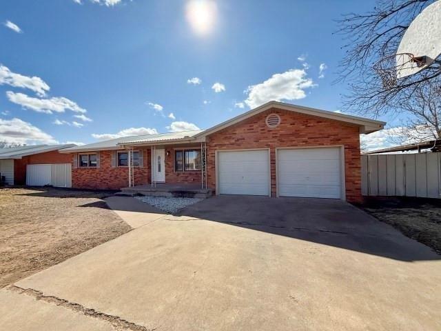 505 17th St, Seagraves, TX 79359
