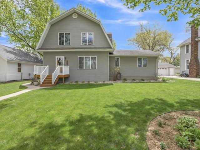 505 20th St, Spirit Lake, IA 51360