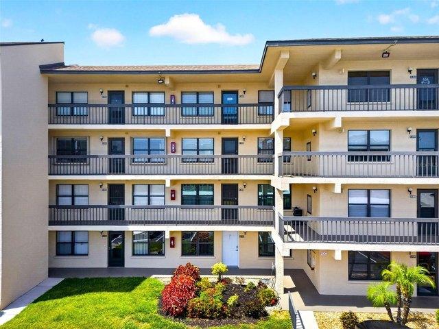 505 30th Ave W Apt E303, Bradenton, FL 34205