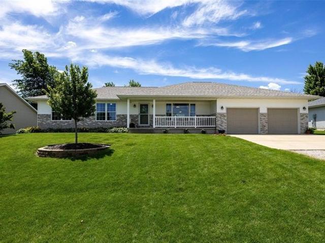 505 5th St E, Newhall, IA 52315