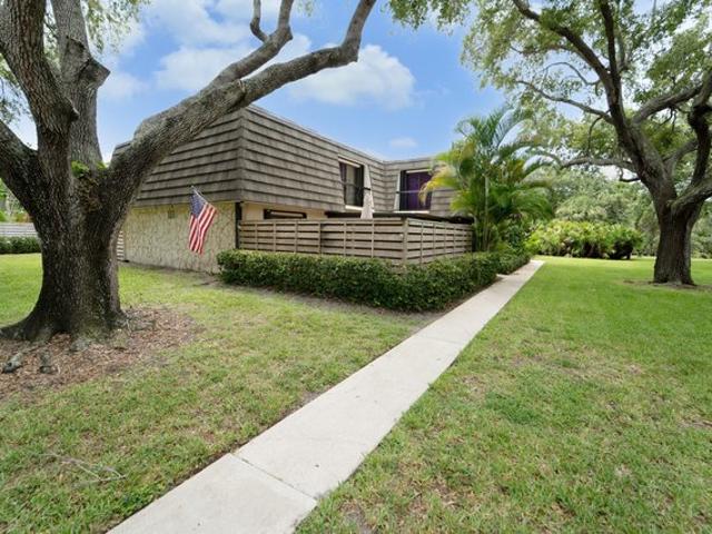 505 5th Ter, Palm Beach Gardens, FL 33418