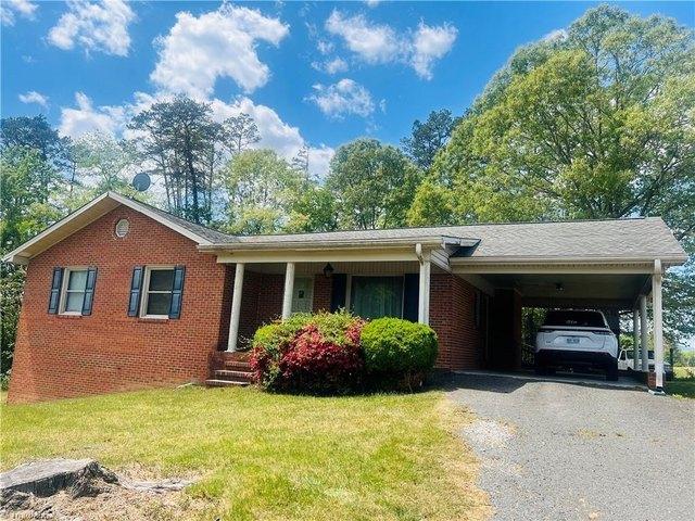 505 Belvue Dr, Mount Airy, NC 27030