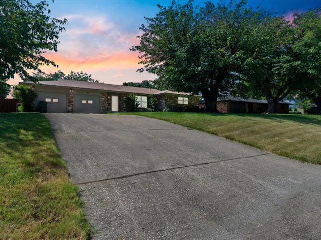 505 Galia St, Bowie, TX 76230