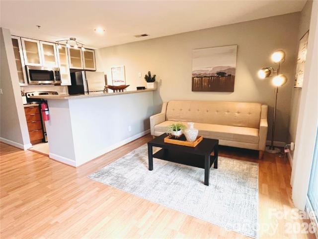 505 Graham Street # 2G