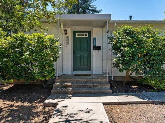 505 Doolan Canyon Dr, Ukiah, CA 95482