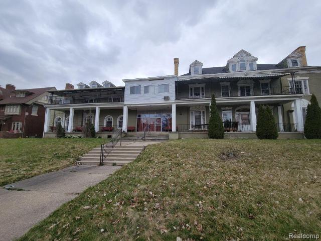 505 E GRAND Boulevard