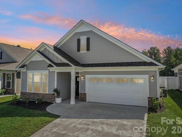 505 Fox Cove Rd, Hendersonville, NC 28792