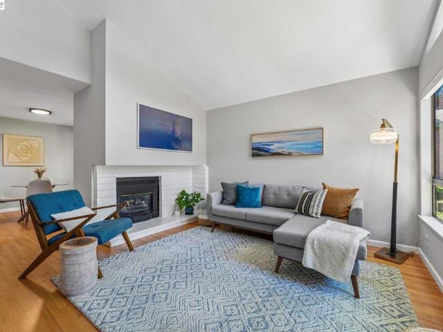 505 Lagunaria Ln