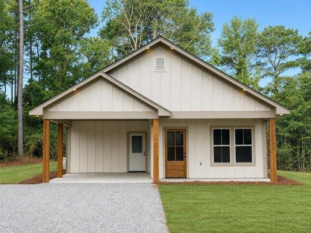 505 Lake Dr, Fulton, MS 38843