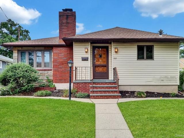 505 Leonard Blvd, New Hyde Park, NY 11040
