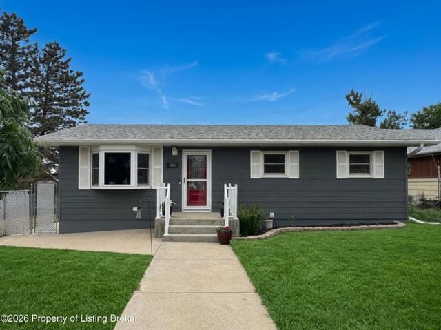 505 Main St N, Hettinger, ND 58639