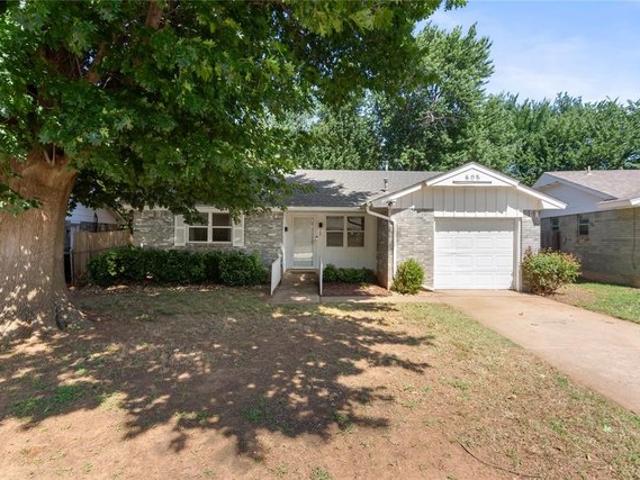 505 Meadow Lake Dr, Edmond, OK 73003