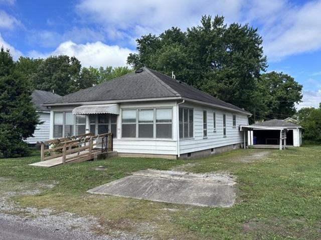 505 N Douglas St, West Frankfort, IL 62896