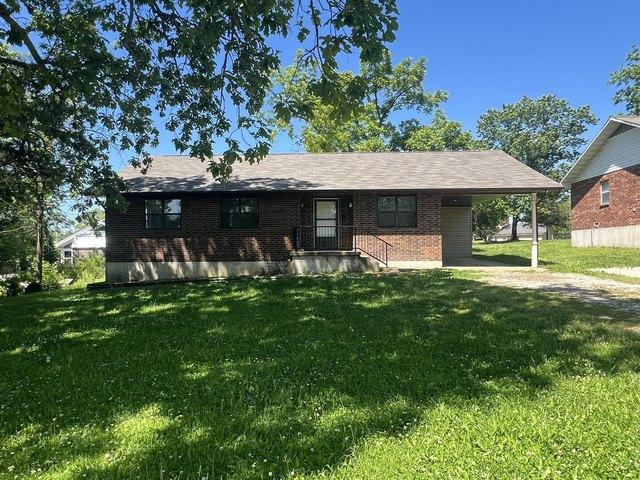 505 N Grand St, Willow Springs, MO 65793