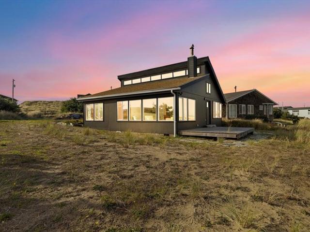 505 NW Oceania Dr, Waldport, OR 97394