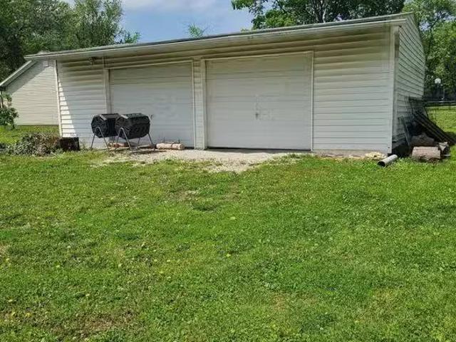 505 S Grand Ave, Salisbury, MO 65281 MLS# 11316918