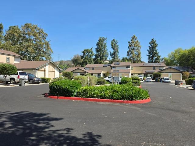 505 Smoketree Gln