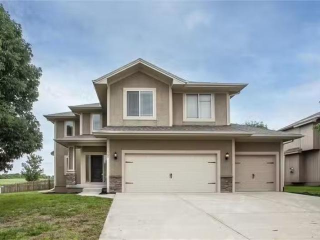 505 Southwest Eagles Ridge Drive, Blue Springs, MO 64014