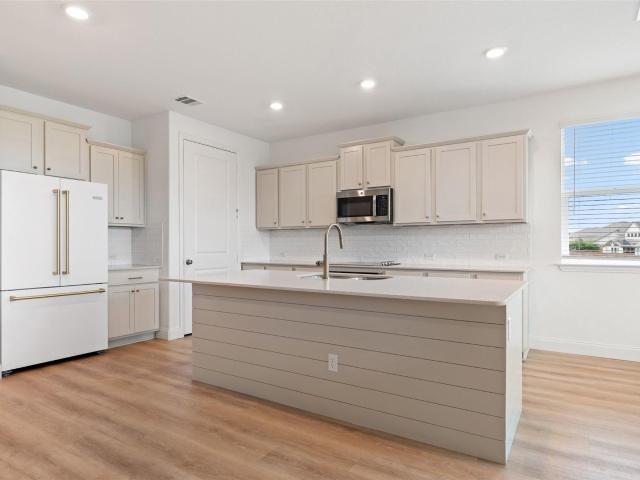 505 Sixpence Ln