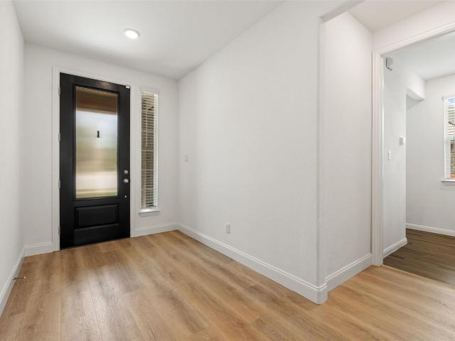 505 Sixpence Ln