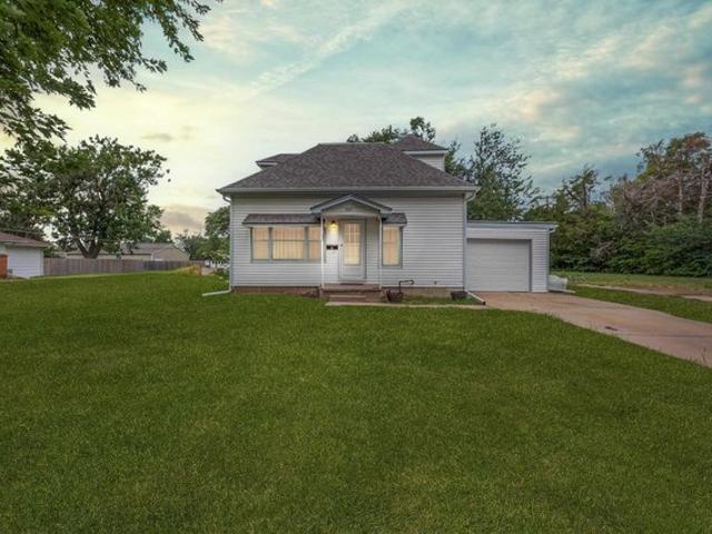 505 Sweezy St, Halstead, KS 67056