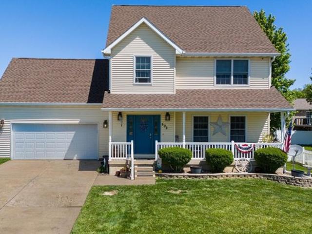 505 Park Trail Rd, Mackinaw, IL 61755