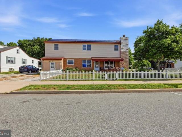 505 W 2nd St, Essington, PA 19029