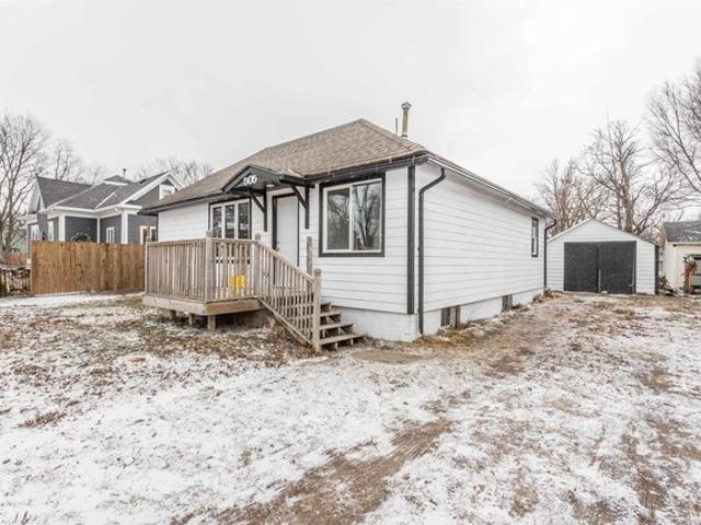 505 W Cedar St, Beresford, SD 57004