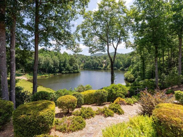 505 Woodlake Way