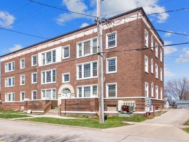 505 Wellington St 3 Bedroom Apartment for Rent at 505 Wellington St, Waterloo, IA 50701 Church Row Historic