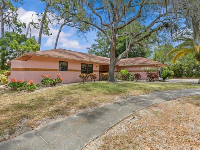505 Village Oak Dr, Tarpon Springs, FL 34689