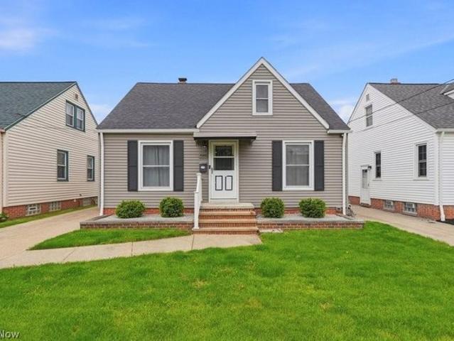 5066 W 6th St, Brooklyn Heights, OH 44131
