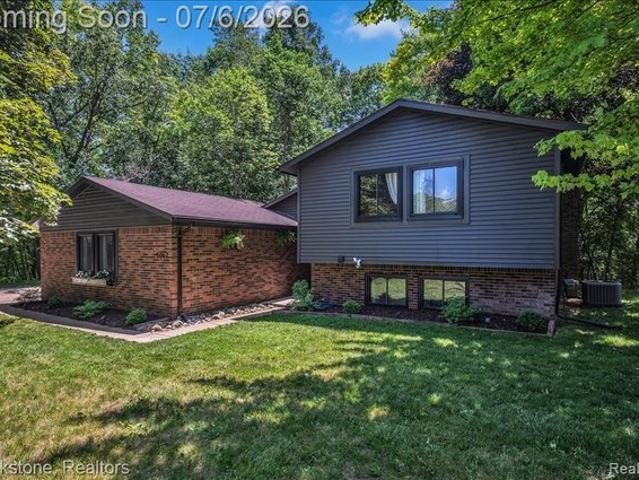 5067 Algonquin Blvd, Independence, MI 48348