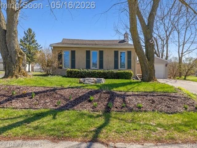 5067 Walsh Dr, Brighton Township, MI 48114