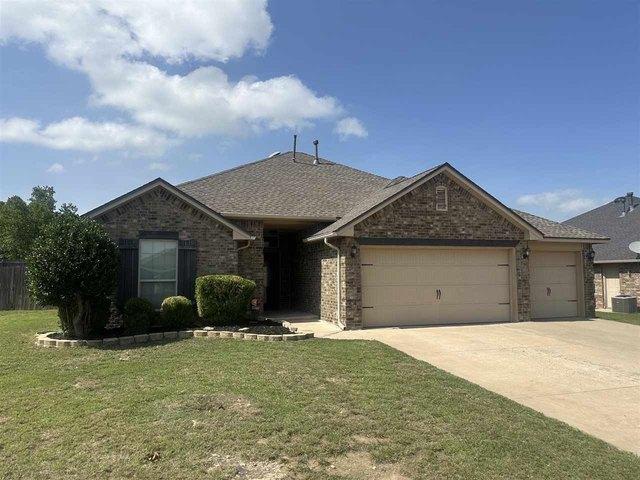 5060 NE Viking Ln, Lawton, OK 73507