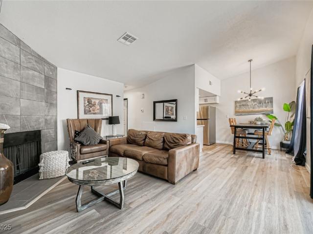 5060 Newport Cove Dr, Unit C, Las Vegas, NV 89119 | MLS #2720