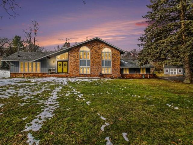 5060 Glenway Dr, Brighton, MI 48116