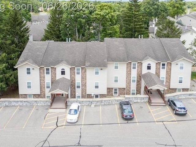 5060 Harbor Oak Dr Unit 49, Waterford Township, MI 48329