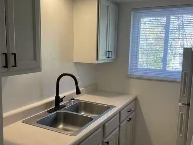 50631106 1923 Sutton Avenue #206