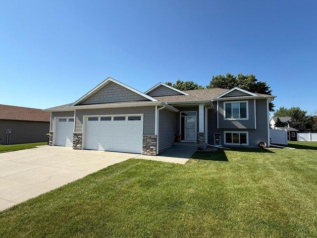 506 3rd St SE, Hayfield, MN 55940
