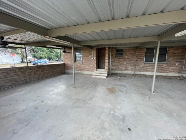 506 30th St, Hondo, TX 78861 | MLS #1833
