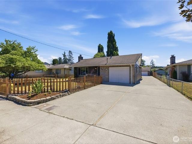 506 Calistoga St W, Orting, WA 98360